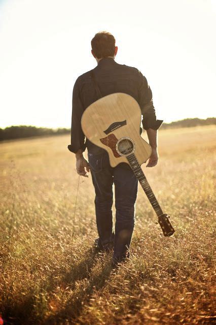 ژست عکس با گیتار دخترانه و پسرانه مینویسم