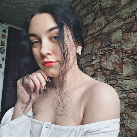 Алинка Василенко alina v Threads Say more