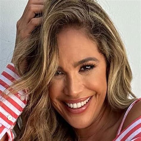 Biograf A De Bernie Mart Nez Hermano De Bad Bunny