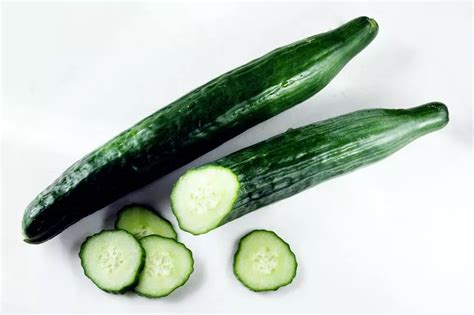 Customer Finds Dead Worm In His Tesco Cucumber His Bizarre Reaction Wins Him Thousands Of Fans