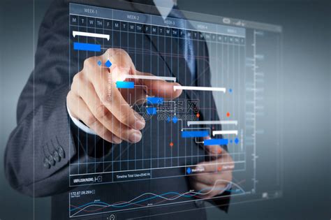 项目经理使用里程碑进度计划和甘特图调度虚拟图来处理和更新任务商人手按虚拟屏幕高清图片下载 正版图片503482247 摄图网