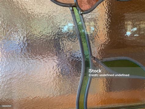 배경으로 여러 가지 색상의 다이아몬드 패턴스테인드 글라스 0명에 대한 스톡 사진 및 기타 이미지 0명 검은색 결정체 Istock