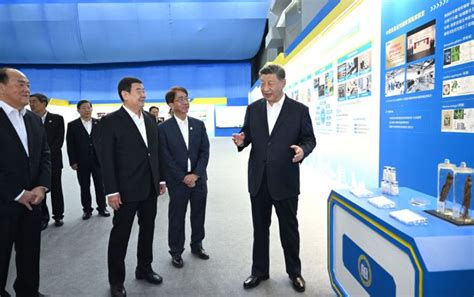 ທ່ານ ສີ ຈິ້ນ ຜິງ ເຄື່ອນ ໄຫວ ຢ້ຽມ ຢາມ ມະ ຫາ ວິ ທະ ຍາ ໄລ ວິ ທະ ຍາ ສາດ ເຕັກ ນິກມາ ກາວ