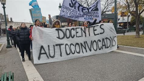 Docentes Autoconvocados Y Gremios Se Manifestaron En La Plaza “hay