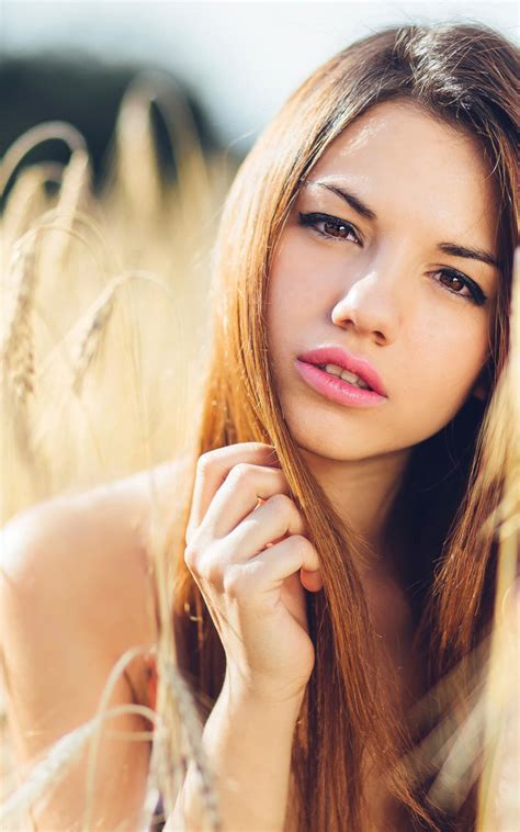 Download Wallpaper Field Look Portrait Spikelets Delaiah Gonzalez Section Girls In