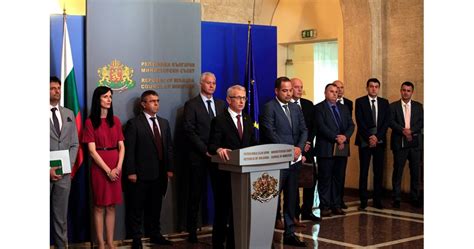 Смърт на полицаи и гафове в МВР махат Петър Тодоров като главен секретар Обзор