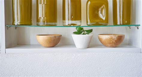 세부 올리브 오일 병 부엌 클로즈업 유리 그릇 데코 병 오일 금 식품 요리 자연 유기농 미용 복사 공간 가정 주방에 대한 스톡 사진 및 기타 이미지 Istock