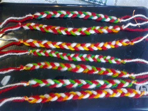 Баба Марта Баба Марта бързала мартенички вързала