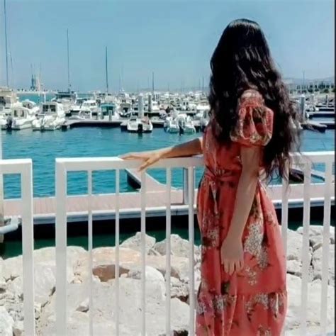 Miss Iris Threads Say More