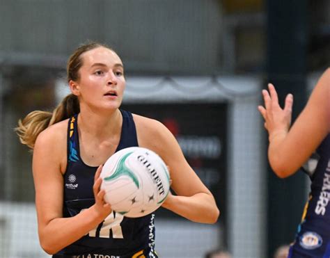 Bendigos Charlotte Sexton Wins Vis Netball Coach Award Bendigo