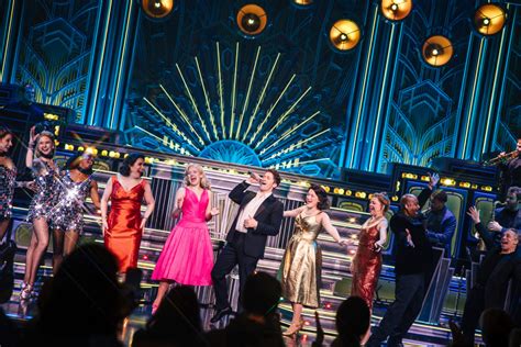 Photos Matthew Morrison Isa Briones Debbie Gravitte Make 1st Splash