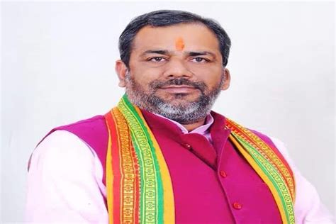 यूपी श्रम कल्याण बोर्ड के पूर्व अध्यक्ष सुनील भराला को मिली परिवार सहित