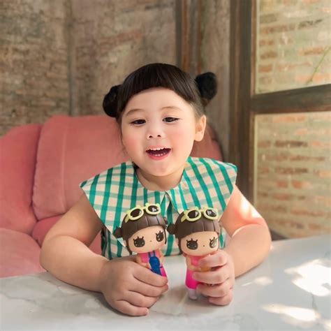 มาถ่ายรูป เป็นที่ระลึกกัน เร็วเพื่อน 😆 ️ ผ่อนคลาย แม่ชม แอบิเกล น่ารัก Cr ขอบคุณเจ้าของคลิป