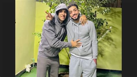 محمد عبد المنعم يستفز جمهور الاهلي بصورته مع نجم الزمالك