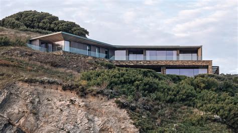 Rundell Associates Embeds Clt Framed House Into Cornish Cliffside