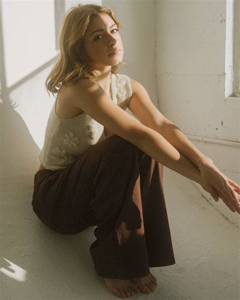 Sara Anne Feet Photos