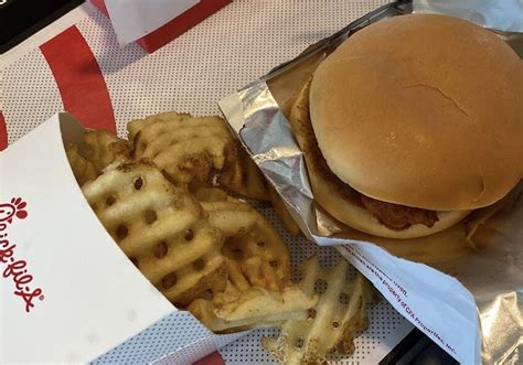 Linkedin Yongjin Jin 페이지 미국에 거주하기 시작한 이후 저희 가족이 가장 좋아하는 프랜차이즈 음식점은 칙필레chick Fil A입니다 아내 지인이 꼭