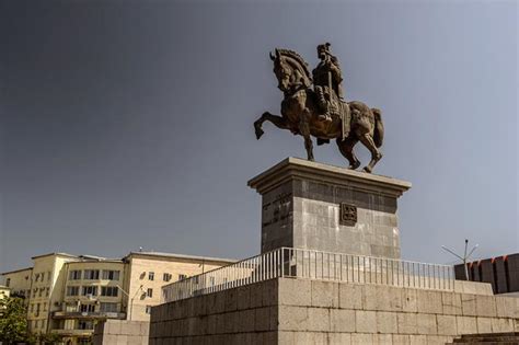 დ აღმაშენებლის ძეგლი ქუთაისი