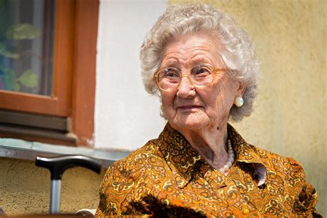 „Жени ако сакате среќен и долг живот никогаш не правете ги овие 2 работи“ рече баба која