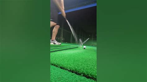 목계골프 훈련법 긴막대기들 4번 아이언과 22도 유틸 테이크어웨이 시작 각도 만들기 클럽헤드가 쳐지듯 길게 빼서 시작하면 임팩이 쓸듯이 들어와 뒷땅이 난다