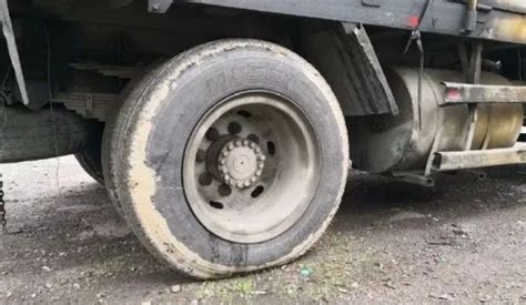左前轮胎气压不足 汽车 新车 用车 养车 车主 汽车其他 汽车使用 有驾