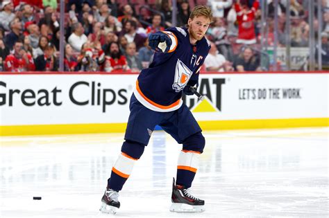 Oilers Connor Mcdavid Islander Bo Horvat Can Do It All
