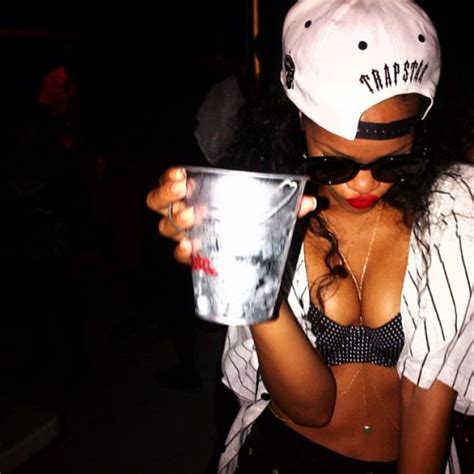 Rihanna Est Trop Sexy Pour Nivea