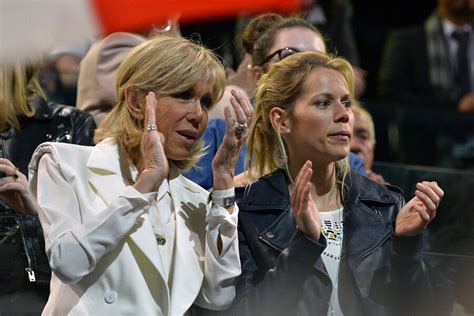 Две француженки доказывали что жена Макрона — мужчина У них не получилось Газета Ru