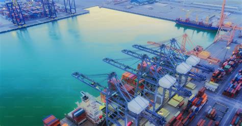 바다 항구에서 공중 평면도 컨테이너 선박과 수입 수출 선적 또는 운송 개념 배경을 위한 작업 크레인 브리지 로딩 컨테이너 사진 Unsplash의 태국 이미지