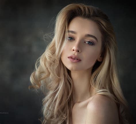 Anna Tsaralunga Pictures 6 Images