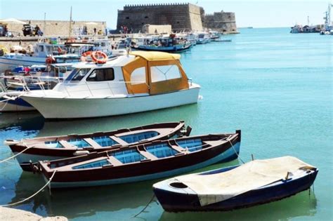 How Do Boats Float Why Don T They Sink