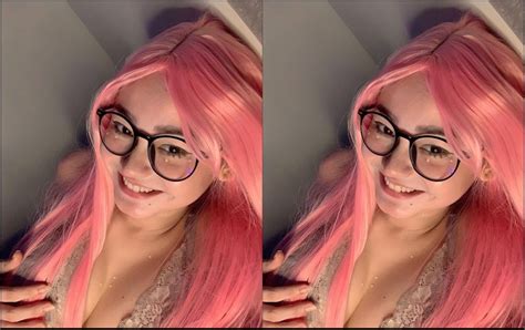 Tampil Seksi Tokyolagi Bergaya Aduhai Hanya Pakai Lingerie Biru