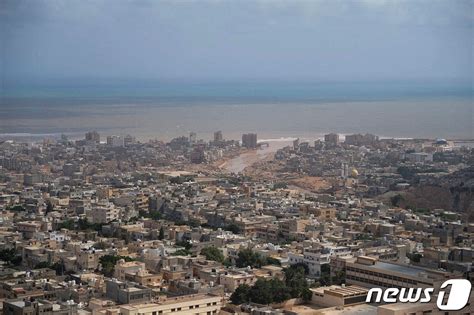 쓰나미 같은 홍수가 사람들 끌고 바다로1만명 실종 리비아 목격담