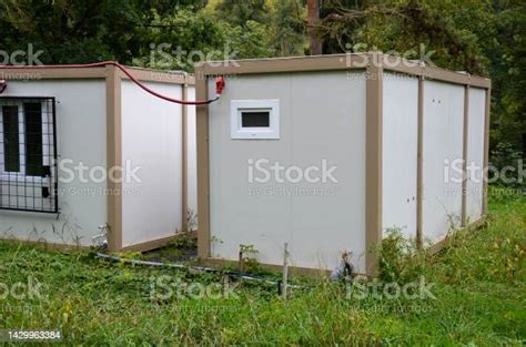 Perumahan Modular Dalam Sel Kontainer Bertumpuk Setiap Modul Memiliki Fungsi Yang Berbeda