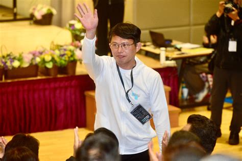 民眾黨表決大戰缺席被酸是「藍營小弟」 柯文哲：柯建銘不也沒來 蕃新聞