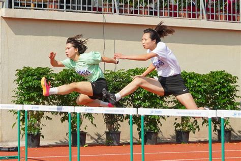 第49届田径运动会｜【赛况】女子乙组100米栏决赛：三战100米栏，杨思佳带伤夺魁！