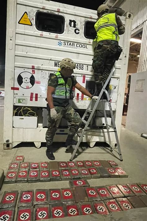 แมวเกเร On Twitter ตำรวจเปรูยึดโคเคนกว่า 50 ก้อน เตรียมจัดที่ส่งไปเบลเยียม น่าตกใจคือ ห่อด้วย