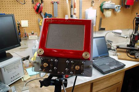 Feature Etch A Sketch Clock Draws Out The Time Erases Itself TechEBlog