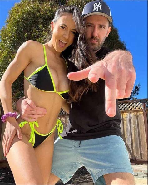 Who Is Sarah Illustrates Age Height Husband Ethnicity Wiki Bio Net Worth Wassup News