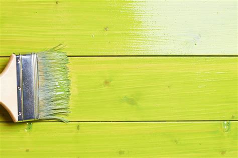 Какой краской покрасить дерево