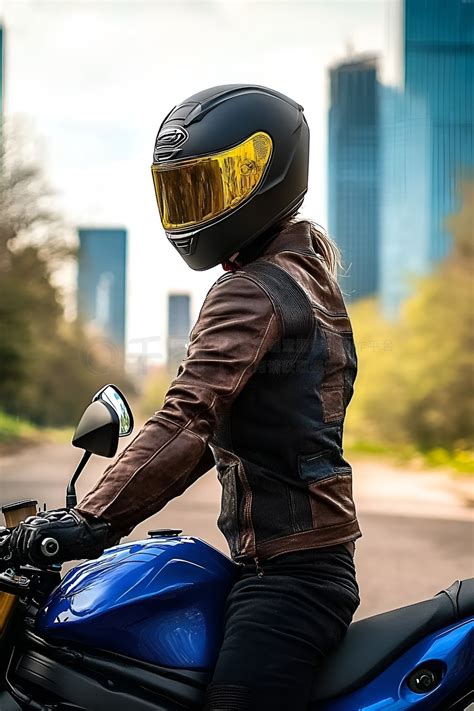 摩托车ai数字艺术 女性现代都市写实风格成年男性摩托车骑手专注驾驶商业照片 Ai人像免费下载jpeg格式2688像素编号71858193 千图网