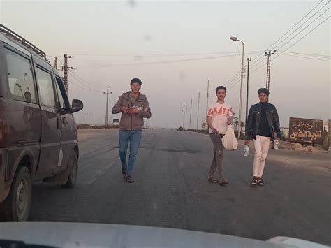 إفطار الصائمين المسافرين على الطريق شيمة أهالي مدينة بئر العبد في رمضان