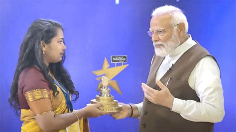 Keerthika Govindhasamy ‘అమ్మాయిలను చదువుకోనివ్వండి ప్రధాని మోదీ నుంచి అవార్డు అందుకున్న