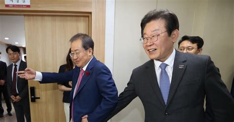 홍준표 대구시장 이제 문 대통령 만나러 가시죠