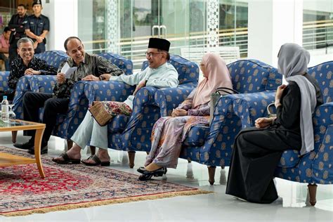 Hubungan Pm Anwar Syed Mokhtar Mesra Bagai ‘abang Dengan Adik