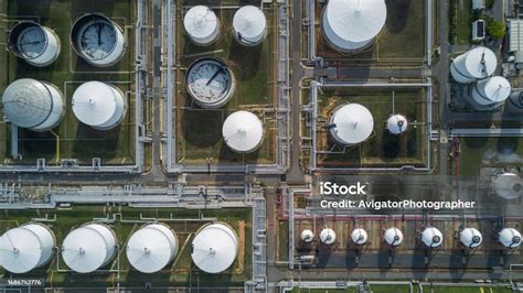 항공 전망 액체 화학 탱크 터미널 액체 화학 및 석유 화학 제품 탱크의 저장 산업 정유 공장의 석유 및 가스 저장 탱크 0명에 대한 스톡 사진 및 기타 이미지 Istock