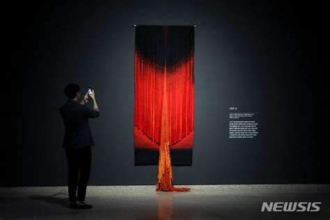 이신자 실로 그리다 국립현대미술관 섬유예술가 이신자 회고전 네이트 뉴스