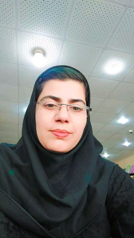‎آدینه دهباشی‎ ‎فقط بخاطر موی سبزم پست ام کرده😊 تا یادگاری بمونه برام‎ Instagram