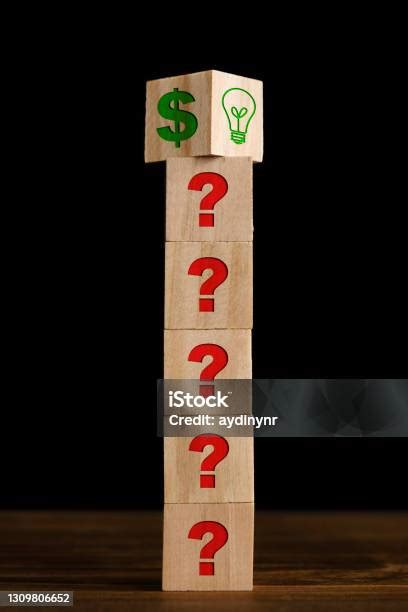 달러 기호와 아이디어 기호 상단 나무 블록에 아래 물음표 물음표에 대한 스톡 사진 및 기타 이미지 물음표 미국 화폐 단위 목재 재료 Istock