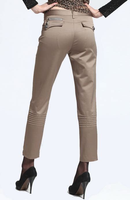 Choosing The Best Women Khaki Pants Which Look Great On You ~ Women Lifestyles